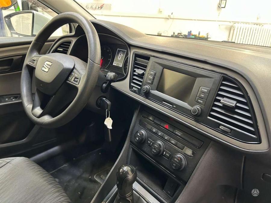 White SEAT Leon 2020 in Marijampole, with an engine capacity of 1.50 L and mileage of 298 thousand km for 7350 €, photo 11 on AUTOMOTO.COM.LV