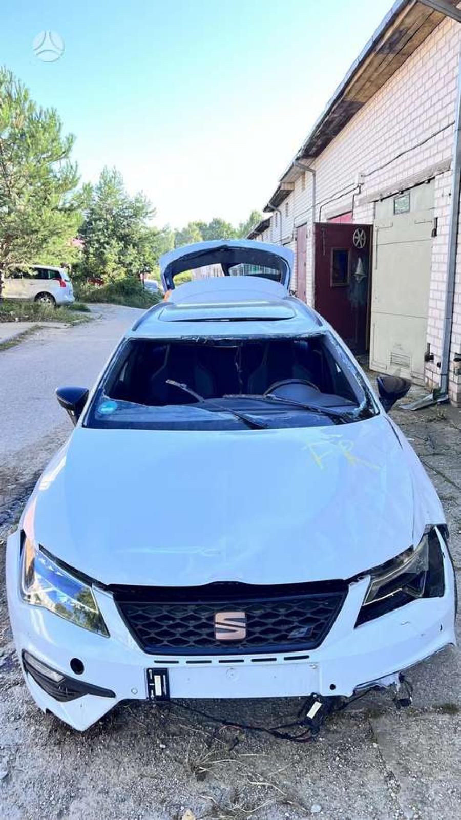 White SEAT Leon 2020 in Alytus, with an engine capacity of 1.98 L and mileage of 85 thousand km for 8700 €, photo 5 on AUTOMOTO.COM.LV