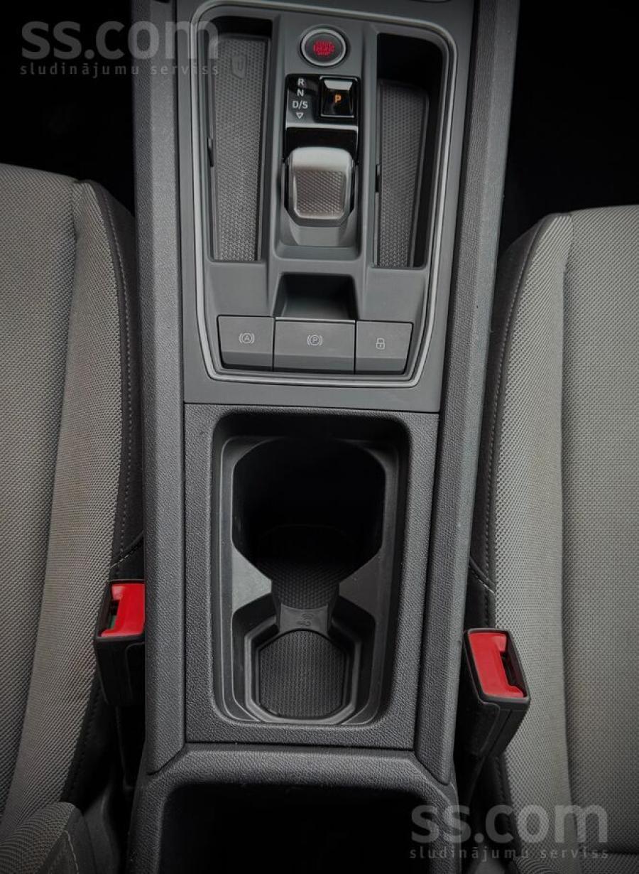 White SEAT Leon 2021 in Riga, with an engine capacity of 2.00 L and mileage of 118 thousand km for 13900 €, photo 16 on AUTOMOTO.COM.LV