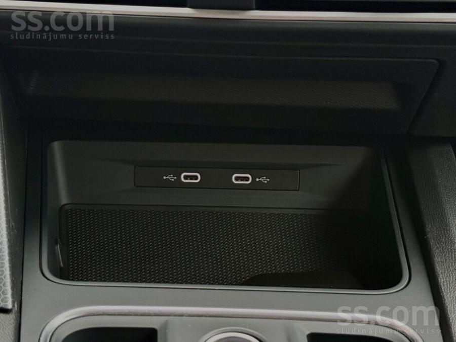 White SEAT Leon 2021 in Riga, with an engine capacity of 2.00 L and mileage of 118 thousand km for 13900 €, photo 19 on AUTOMOTO.COM.LV