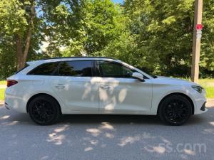 White SEAT Leon 2021 in Riga, with an engine capacity of 1.50 L and mileage of 146 thousand km for 14900 €, photo 5 on AUTOMOTO.COM.LV