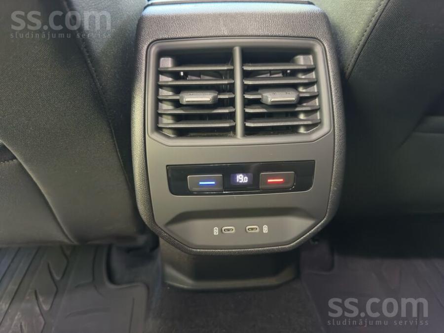 White SEAT Leon 2021 in Riga, with an engine capacity of 1.50 L and mileage of 146 thousand km for 14900 €, photo 18 on AUTOMOTO.COM.LV