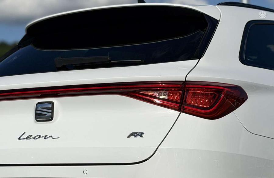 White SEAT Leon 2021 in Taurage, with an engine capacity of 1.50 L and mileage of 241 thousand km for 10400 €, photo 19 on AUTOMOTO.COM.LV