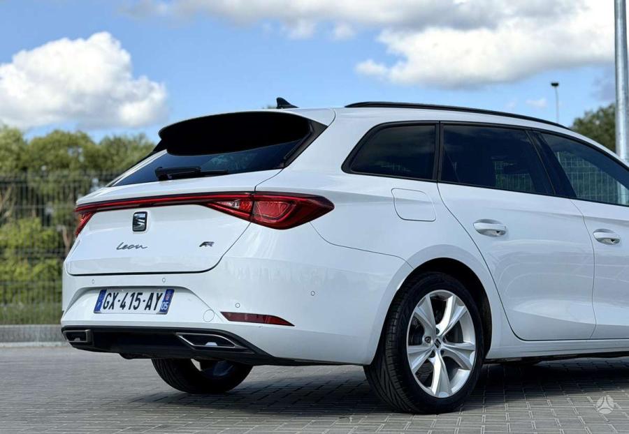 White SEAT Leon 2021 in Taurage, with an engine capacity of 1.50 L and mileage of 241 thousand km for 10400 €, photo 21 on AUTOMOTO.COM.LV
