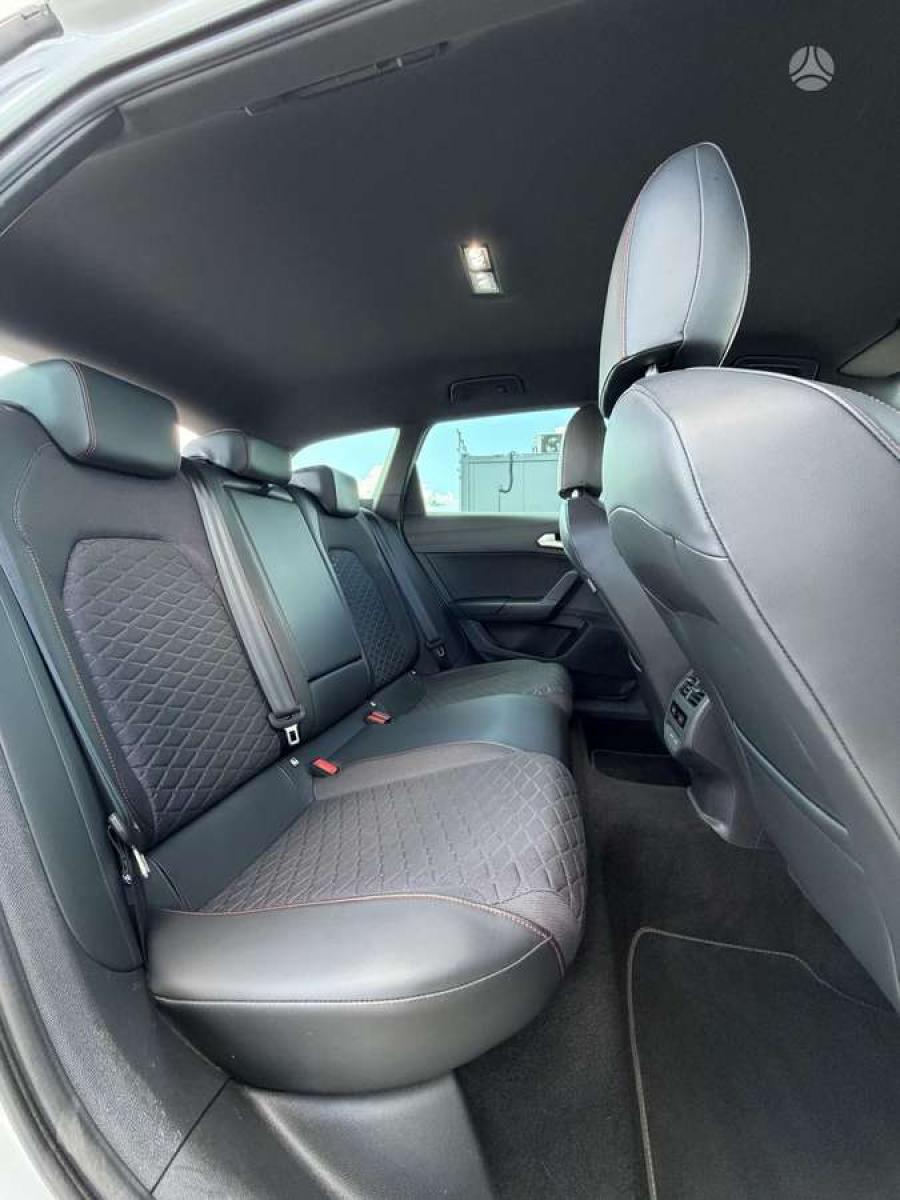 White SEAT Leon 2021 in Taurage, with an engine capacity of 1.50 L and mileage of 241 thousand km for 10400 €, photo 27 on AUTOMOTO.COM.LV