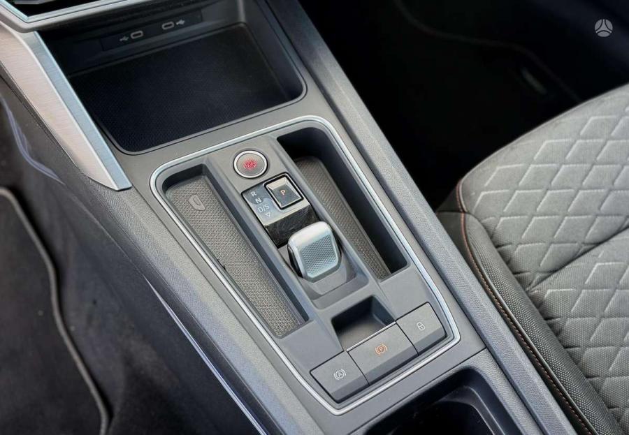 White SEAT Leon 2021 in Taurage, with an engine capacity of 1.50 L and mileage of 241 thousand km for 10400 €, photo 40 on AUTOMOTO.COM.LV