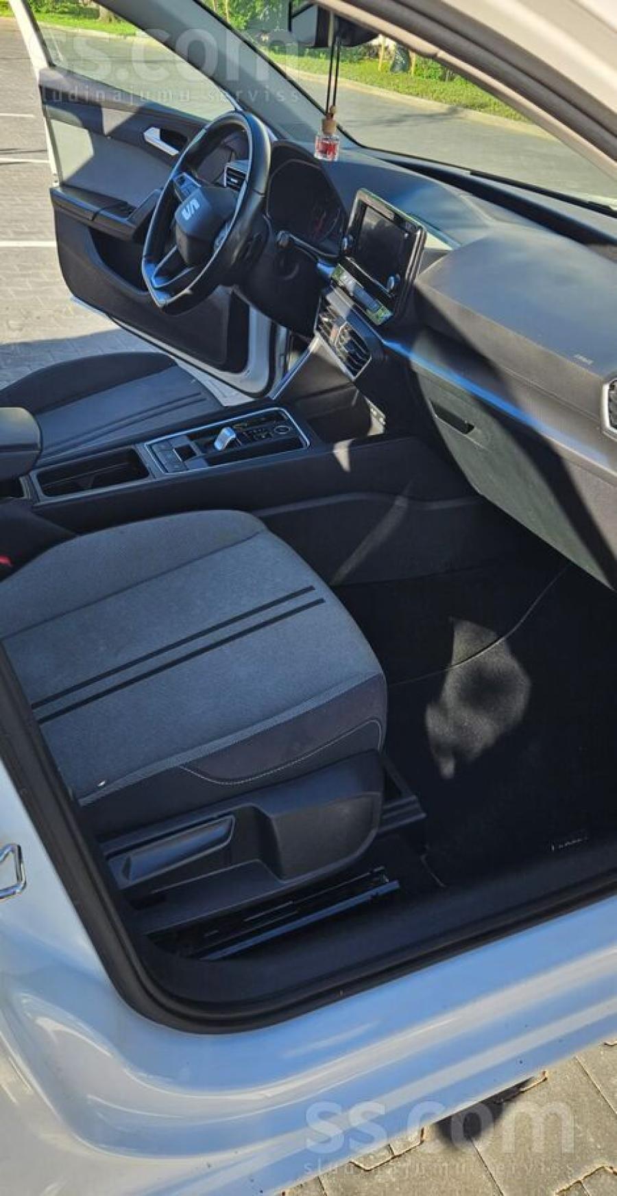 Balts SEAT Leon 2021 Rīga, ar dzinēja tilpumu 1.50 L un nobraukumu 60 tūkst. km par 14900 €, foto 5 vietnē AUTOMOTO.COM.LV