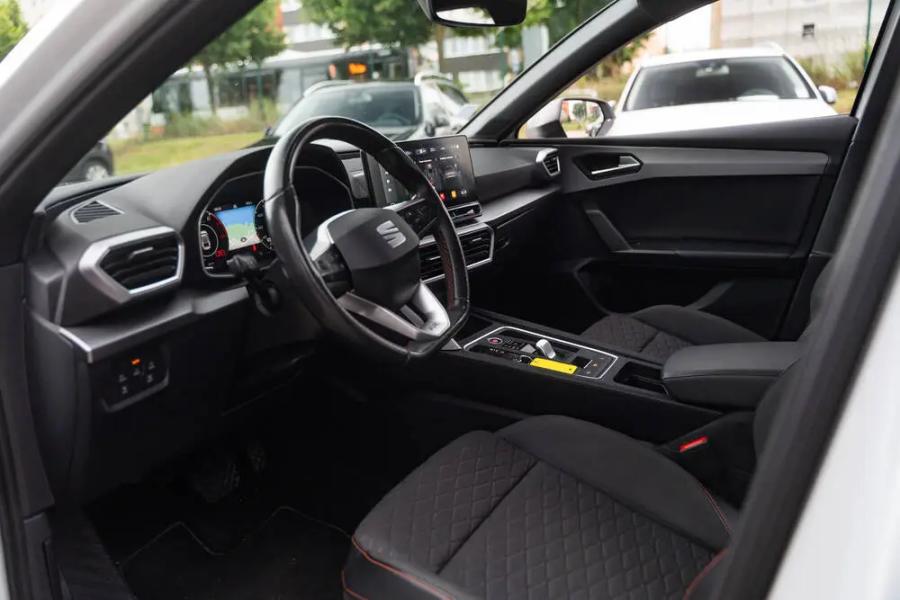 White SEAT Leon 2021 in Liepaja, with an engine capacity of 1.50 L and mileage of 241 thousand km for 12000 €, photo 21 on AUTOMOTO.COM.LV
