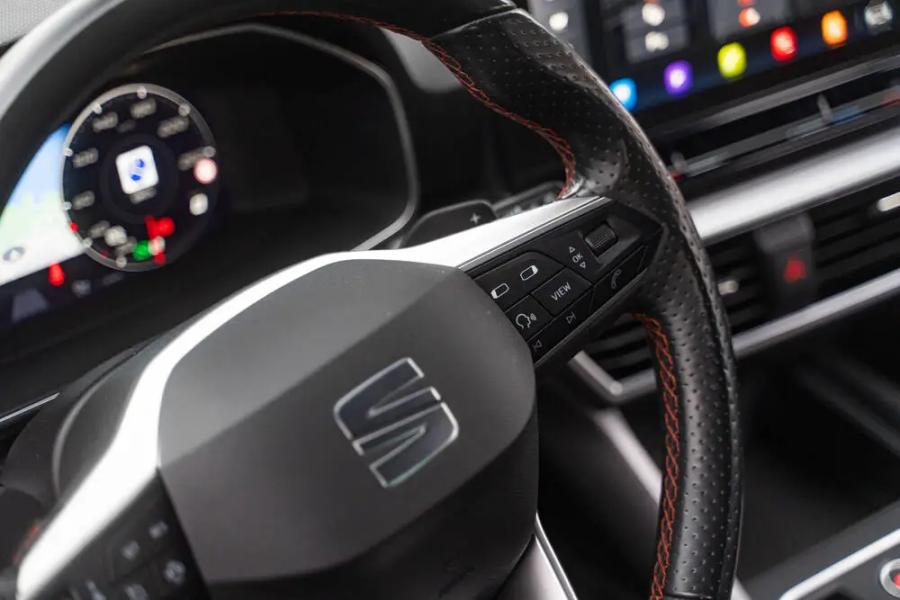 White SEAT Leon 2021 in Liepaja, with an engine capacity of 1.50 L and mileage of 241 thousand km for 12000 €, photo 40 on AUTOMOTO.COM.LV