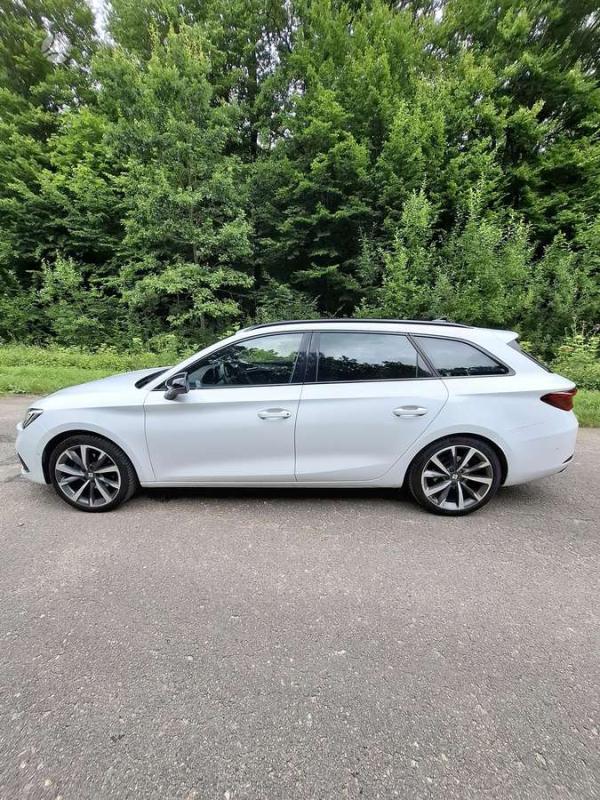 White SEAT Leon 2021 in Marijampole, with an engine capacity of 1.50 L and mileage of 260 thousand km for 9999 €, photo 2 on AUTOMOTO.COM.LV