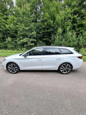 White SEAT Leon 2021 in Marijampole, with an engine capacity of 1.50 L and mileage of 260 thousand km for 9999 €, photo 3 on AUTOMOTO.COM.LV