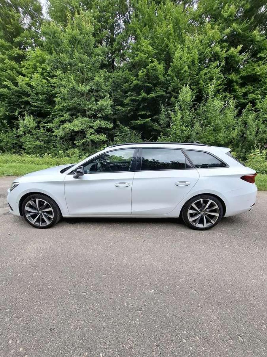 White SEAT Leon 2021 in Marijampole, with an engine capacity of 1.50 L and mileage of 260 thousand km for 9999 €, photo 3 on AUTOMOTO.COM.LV