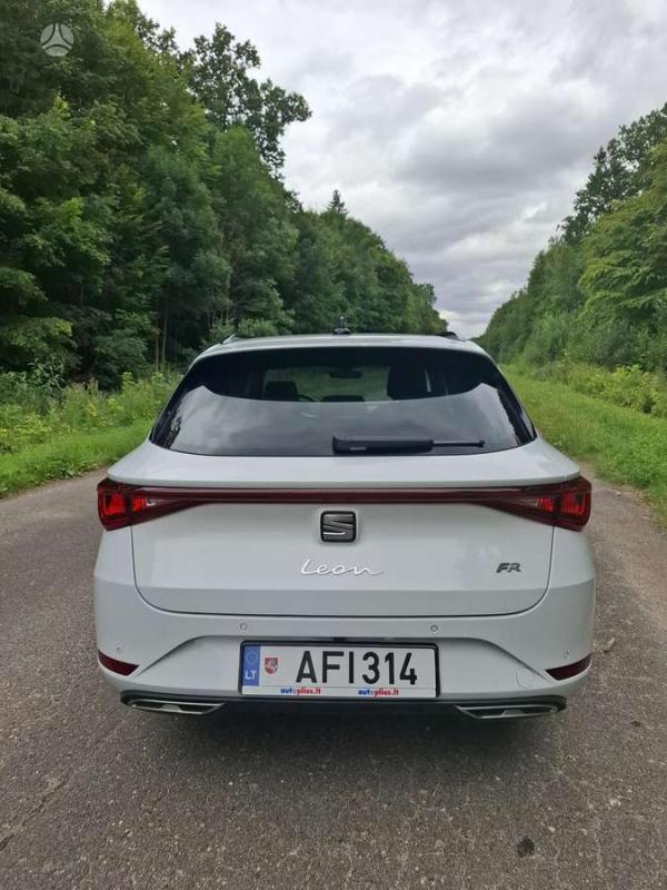 White SEAT Leon 2021 in Marijampole, with an engine capacity of 1.50 L and mileage of 260 thousand km for 9999 €, photo 4 on AUTOMOTO.COM.LV