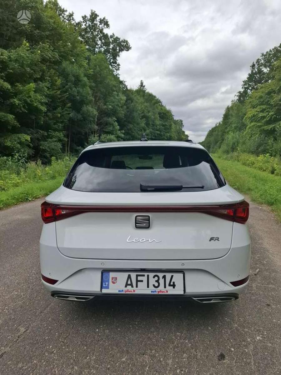 White SEAT Leon 2021 in Marijampole, with an engine capacity of 1.50 L and mileage of 260 thousand km for 9999 €, photo 5 on AUTOMOTO.COM.LV