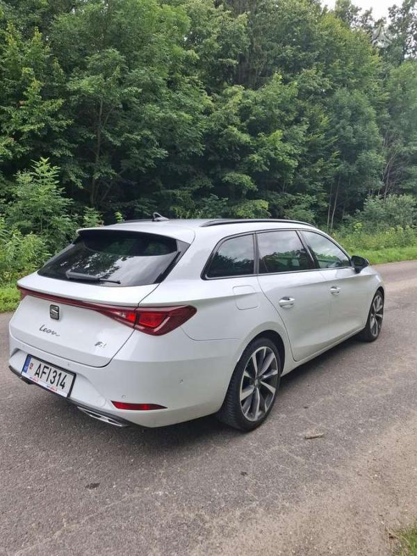 White SEAT Leon 2021 in Marijampole, with an engine capacity of 1.50 L and mileage of 260 thousand km for 9999 €, photo 5 on AUTOMOTO.COM.LV