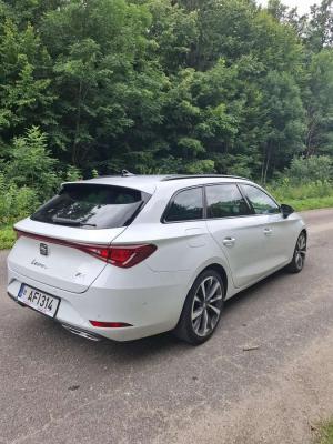 White SEAT Leon 2021 in Marijampole, with an engine capacity of 1.50 L and mileage of 260 thousand km for 9999 €, photo 6 on AUTOMOTO.COM.LV