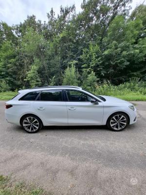 White SEAT Leon 2021 in Marijampole, with an engine capacity of 1.50 L and mileage of 260 thousand km for 9999 €, photo 7 on AUTOMOTO.COM.LV