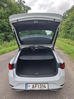 White SEAT Leon 2021 in Marijampole, with an engine capacity of 1.50 L and mileage of 260 thousand km for 9999 €, photo 10 on AUTOMOTO.COM.LV