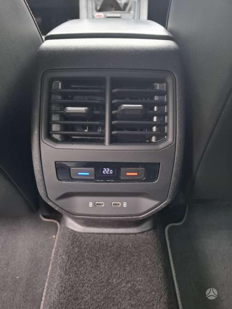 White SEAT Leon 2021 in Marijampole, with an engine capacity of 1.50 L and mileage of 260 thousand km for 9999 €, photo 17 on AUTOMOTO.COM.LV