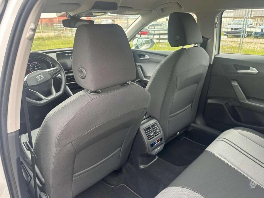 White SEAT Leon 2022 in Vilnius, with an engine capacity of 1.00 L and mileage of 148 thousand km for 11590 €, photo 19 on AUTOMOTO.COM.LV