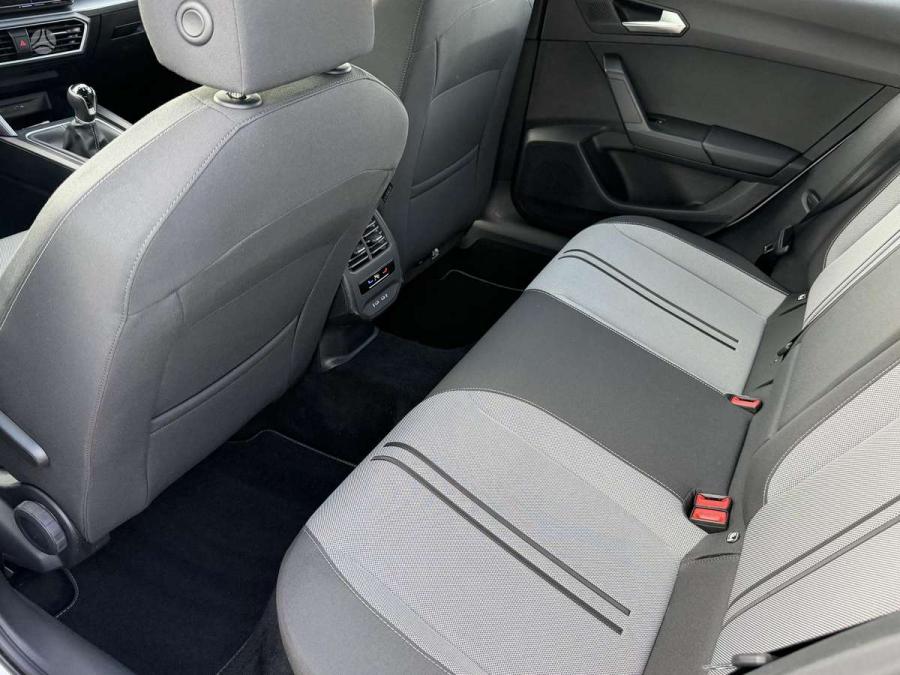 Balts SEAT Leon 2022 Viļņa, ar dzinēja tilpumu 1.00 L un nobraukumu 148 tūkst. km par 11390 €, foto 18 vietnē AUTOMOTO.COM.LV