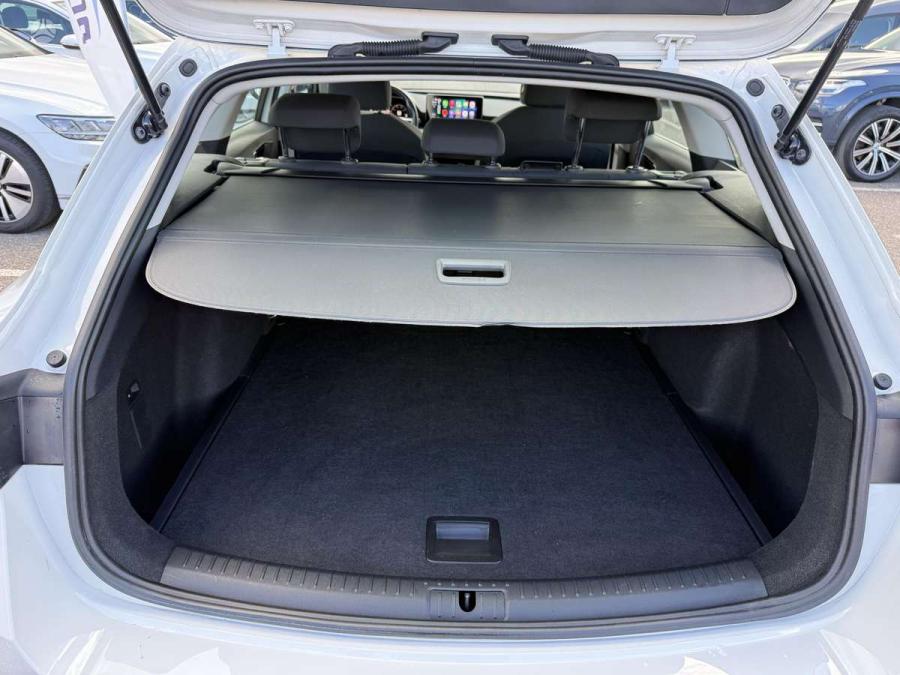 White SEAT Leon 2023 in Vilnius, with an engine capacity of 1.97 L and mileage of 160 thousand km for 15900 €, photo 18 on AUTOMOTO.COM.LV