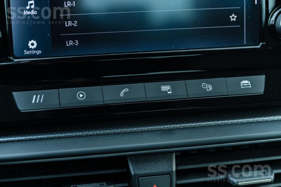Balts SEAT Leon 2024 Rīga, ar dzinēja tilpumu 1.50 L un nobraukumu 47 tūkst. km par 19990 €, foto 20 vietnē AUTOMOTO.COM.LV