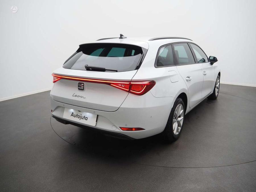 White SEAT Leon 2024 in Vilnius, with an engine capacity of 1.50 L and mileage of 50 thousand km for 20900 €, photo 5 on AUTOMOTO.COM.LV