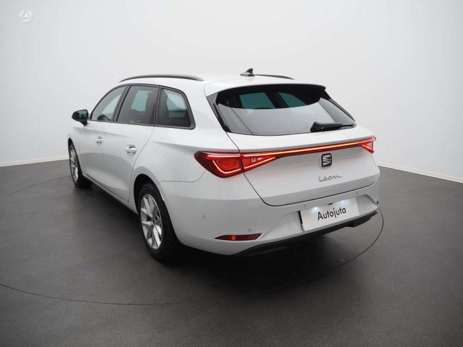 White SEAT Leon 2024 in Vilnius, with an engine capacity of 1.50 L and mileage of 50 thousand km for 20900 €, photo 7 on AUTOMOTO.COM.LV