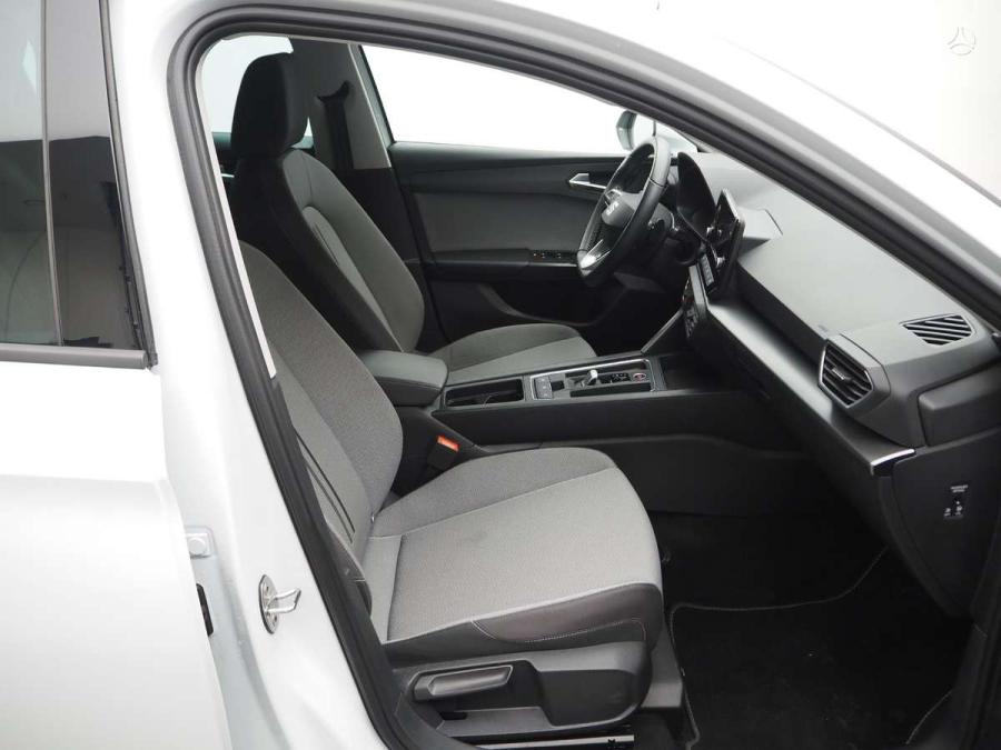White SEAT Leon 2024 in Vilnius, with an engine capacity of 1.50 L and mileage of 50 thousand km for 20900 €, photo 12 on AUTOMOTO.COM.LV