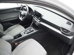 White SEAT Leon 2024 in Vilnius, with an engine capacity of 1.50 L and mileage of 50 thousand km for 20900 €, photo 13 on AUTOMOTO.COM.LV