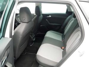 White SEAT Leon 2024 in Vilnius, with an engine capacity of 1.50 L and mileage of 50 thousand km for 20900 €, photo 15 on AUTOMOTO.COM.LV