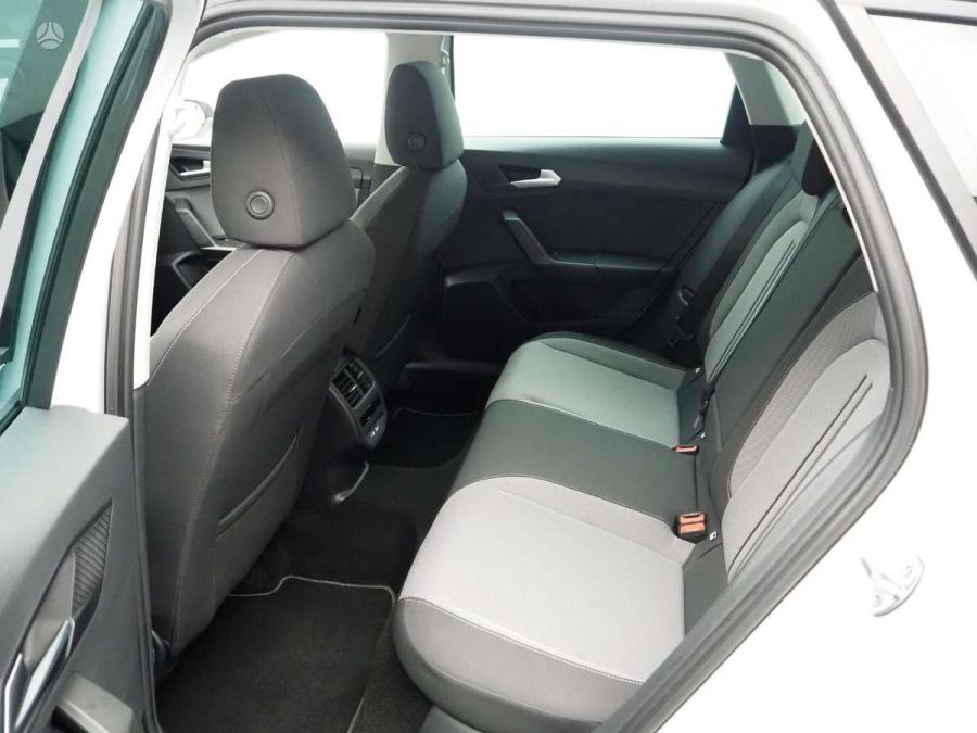 White SEAT Leon 2024 in Vilnius, with an engine capacity of 1.50 L and mileage of 50 thousand km for 20900 €, photo 15 on AUTOMOTO.COM.LV