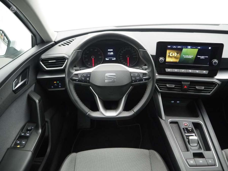 White SEAT Leon 2024 in Vilnius, with an engine capacity of 1.50 L and mileage of 50 thousand km for 20900 €, photo 19 on AUTOMOTO.COM.LV