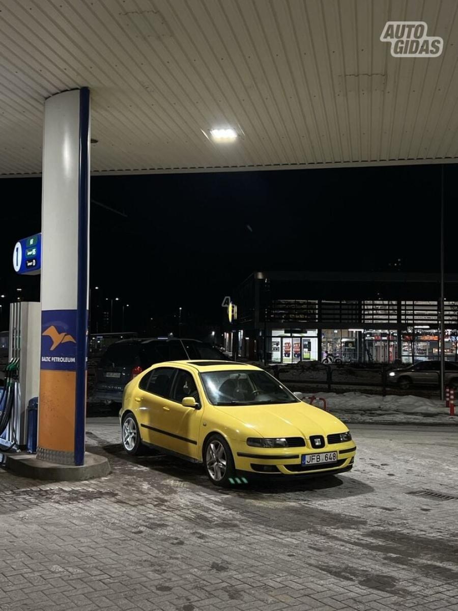 Dzeltens SEAT Leon 2002 Viļņa, ar dzinēja tilpumu 1.80 L un nobraukumu 285 tūkst. km par 900 €, foto 1 vietnē AUTOMOTO.COM.LV