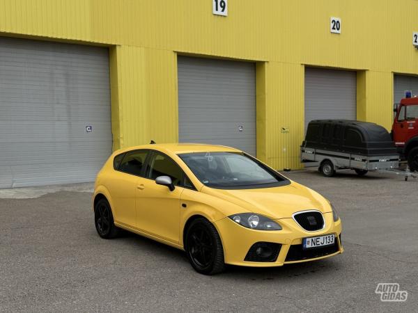 Yellow SEAT Leon 2006 in Vilnius, with an engine capacity of 2.00 L and mileage of 250 thousand km for 3200 €, photo 1 on AUTOMOTO.COM.LV