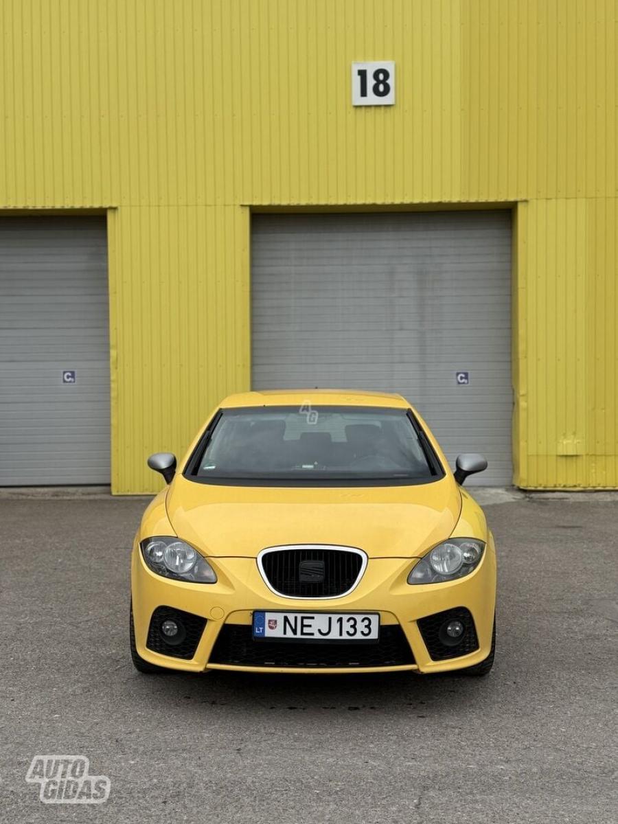 Yellow SEAT Leon 2006 in Vilnius, with an engine capacity of 2.00 L and mileage of 250 thousand km for 3200 €, photo 4 on AUTOMOTO.COM.LV