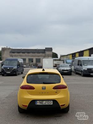 Yellow SEAT Leon 2006 in Vilnius, with an engine capacity of 2.00 L and mileage of 250 thousand km for 3200 €, photo 7 on AUTOMOTO.COM.LV