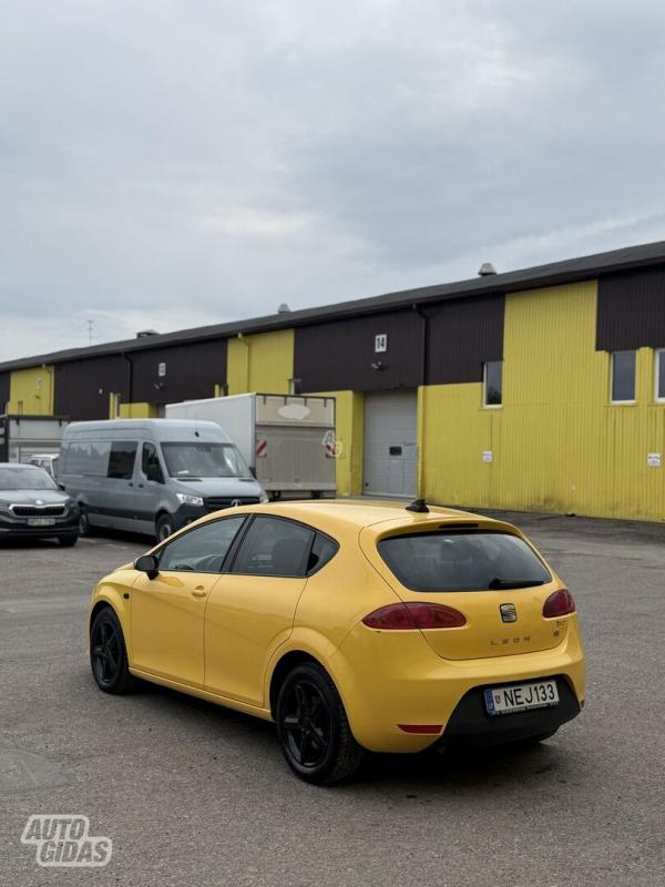 Yellow SEAT Leon 2006 in Vilnius, with an engine capacity of 2.00 L and mileage of 250 thousand km for 3200 €, photo 7 on AUTOMOTO.COM.LV