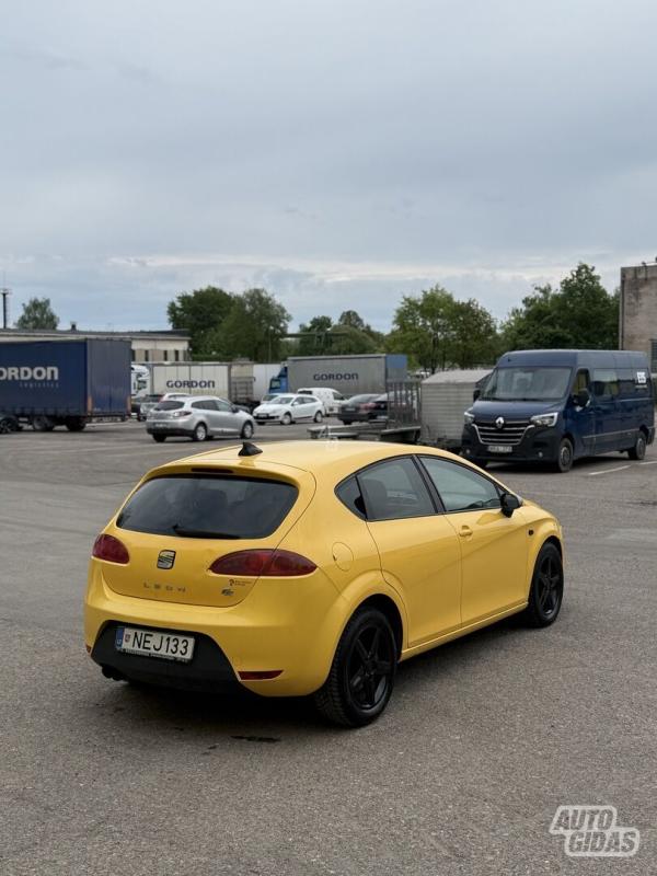 Yellow SEAT Leon 2006 in Vilnius, with an engine capacity of 2.00 L and mileage of 250 thousand km for 3200 €, photo 8 on AUTOMOTO.COM.LV
