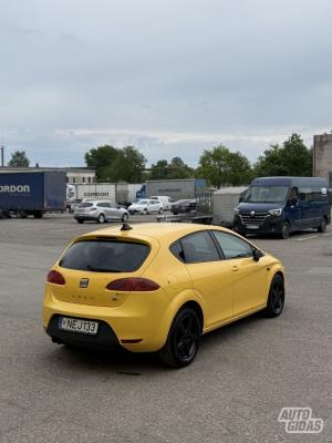 Yellow SEAT Leon 2006 in Vilnius, with an engine capacity of 2.00 L and mileage of 250 thousand km for 3200 €, photo 9 on AUTOMOTO.COM.LV