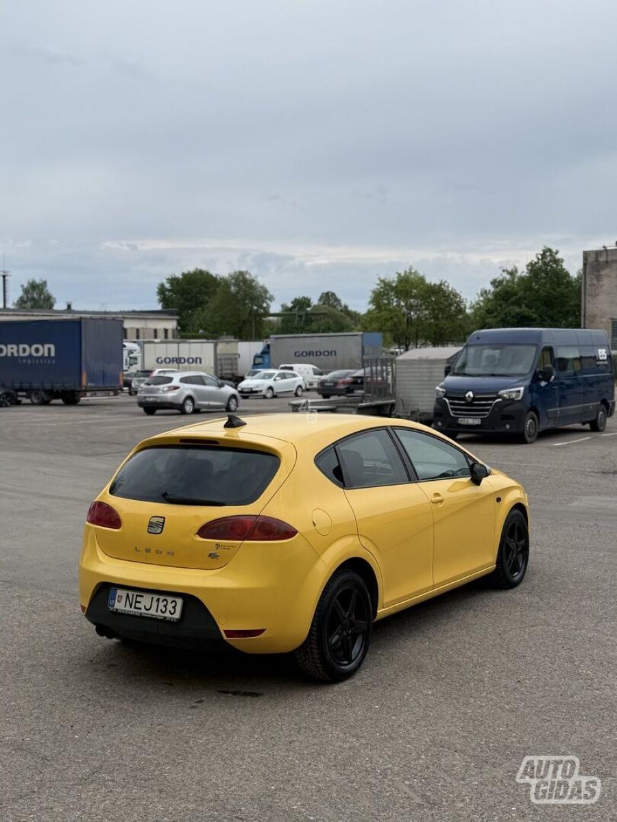 Yellow SEAT Leon 2006 in Vilnius, with an engine capacity of 2.00 L and mileage of 250 thousand km for 3200 €, photo 9 on AUTOMOTO.COM.LV