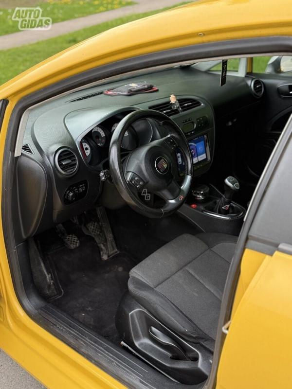 Yellow SEAT Leon 2006 in Vilnius, with an engine capacity of 2.00 L and mileage of 250 thousand km for 3200 €, photo 9 on AUTOMOTO.COM.LV