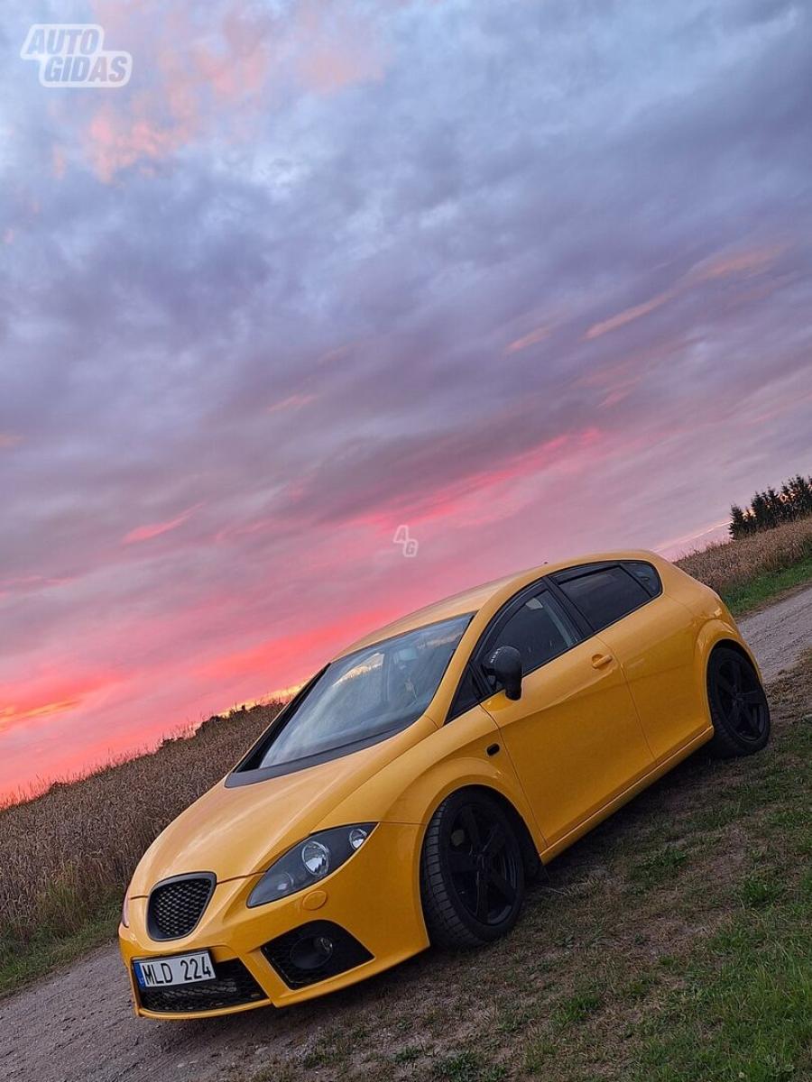 Yellow SEAT Leon 2006 in Vilnius, with an engine capacity of 2.00 L and mileage of 390 thousand km for 2000 €, photo 1 on AUTOMOTO.COM.LV