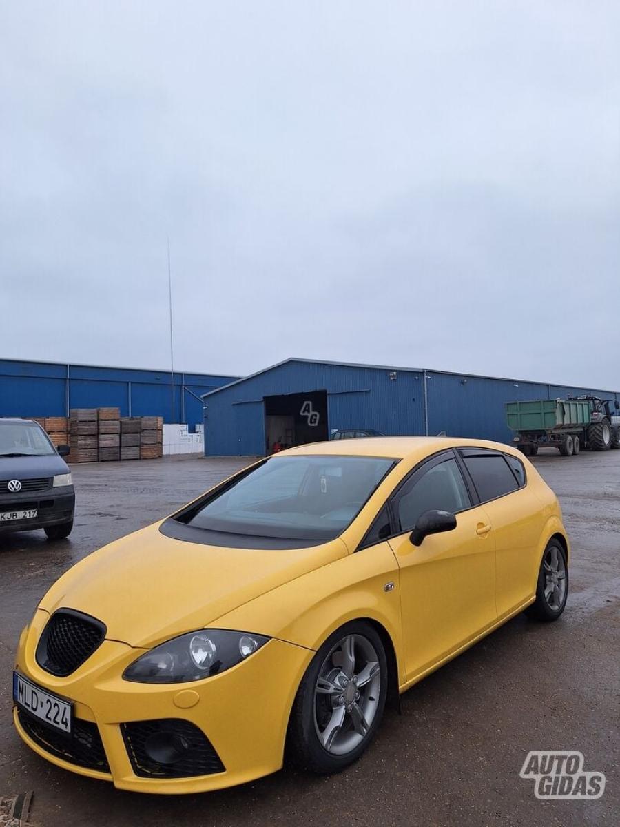 Yellow SEAT Leon 2006 in Vilnius, with an engine capacity of 2.00 L and mileage of 390 thousand km for 2000 €, photo 3 on AUTOMOTO.COM.LV