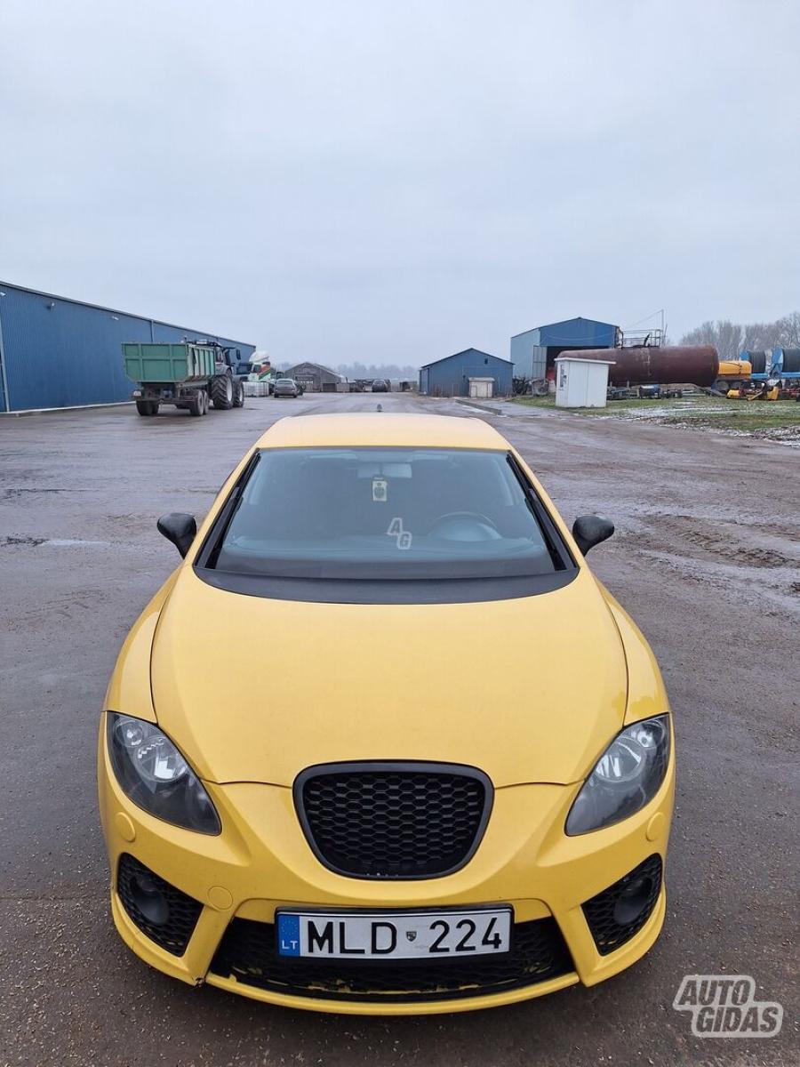 Yellow SEAT Leon 2006 in Vilnius, with an engine capacity of 2.00 L and mileage of 390 thousand km for 2000 €, photo 4 on AUTOMOTO.COM.LV