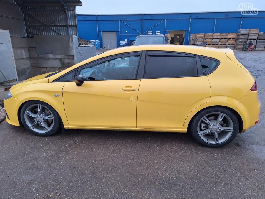 Yellow SEAT Leon 2006 in Vilnius, with an engine capacity of 2.00 L and mileage of 390 thousand km for 2000 €, photo 9 on AUTOMOTO.COM.LV