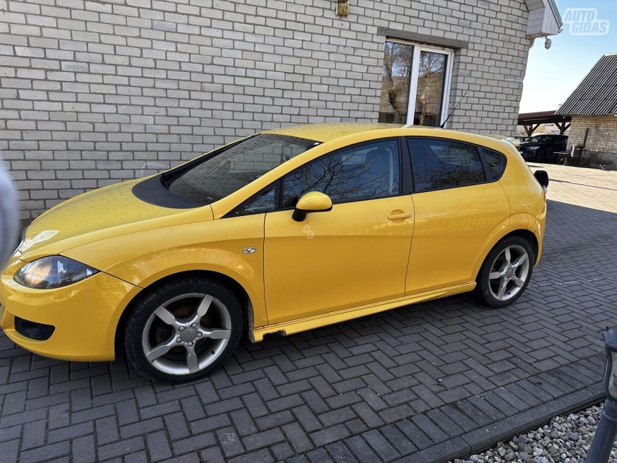 Yellow SEAT Leon 2007 in Vilnius, with an engine capacity of 1.90 L and mileage of 291 thousand km for 1799 €, photo 3 on AUTOMOTO.COM.LV