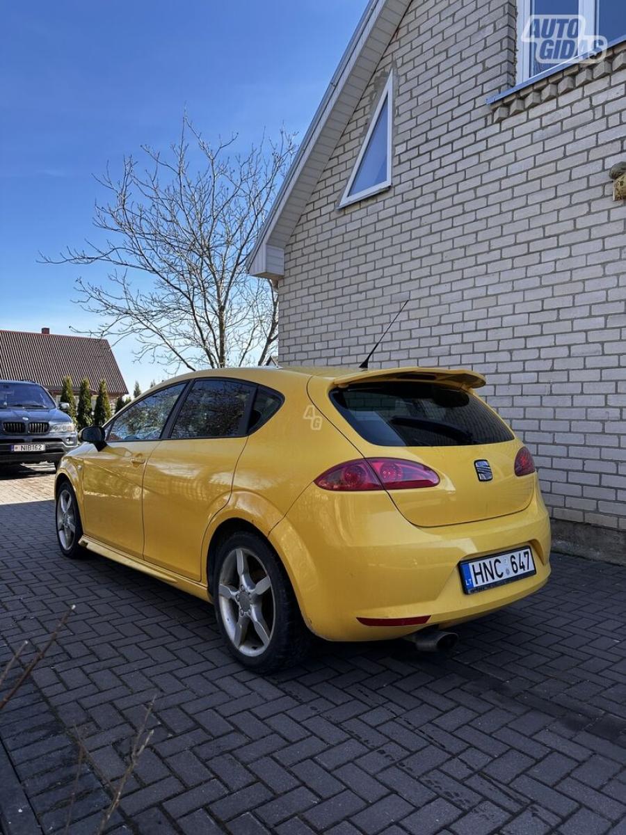 Yellow SEAT Leon 2007 in Vilnius, with an engine capacity of 1.90 L and mileage of 291 thousand km for 1799 €, photo 4 on AUTOMOTO.COM.LV