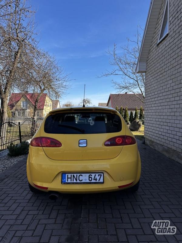 Yellow SEAT Leon 2007 in Vilnius, with an engine capacity of 1.90 L and mileage of 291 thousand km for 1599 €, photo 5 on AUTOMOTO.COM.LV